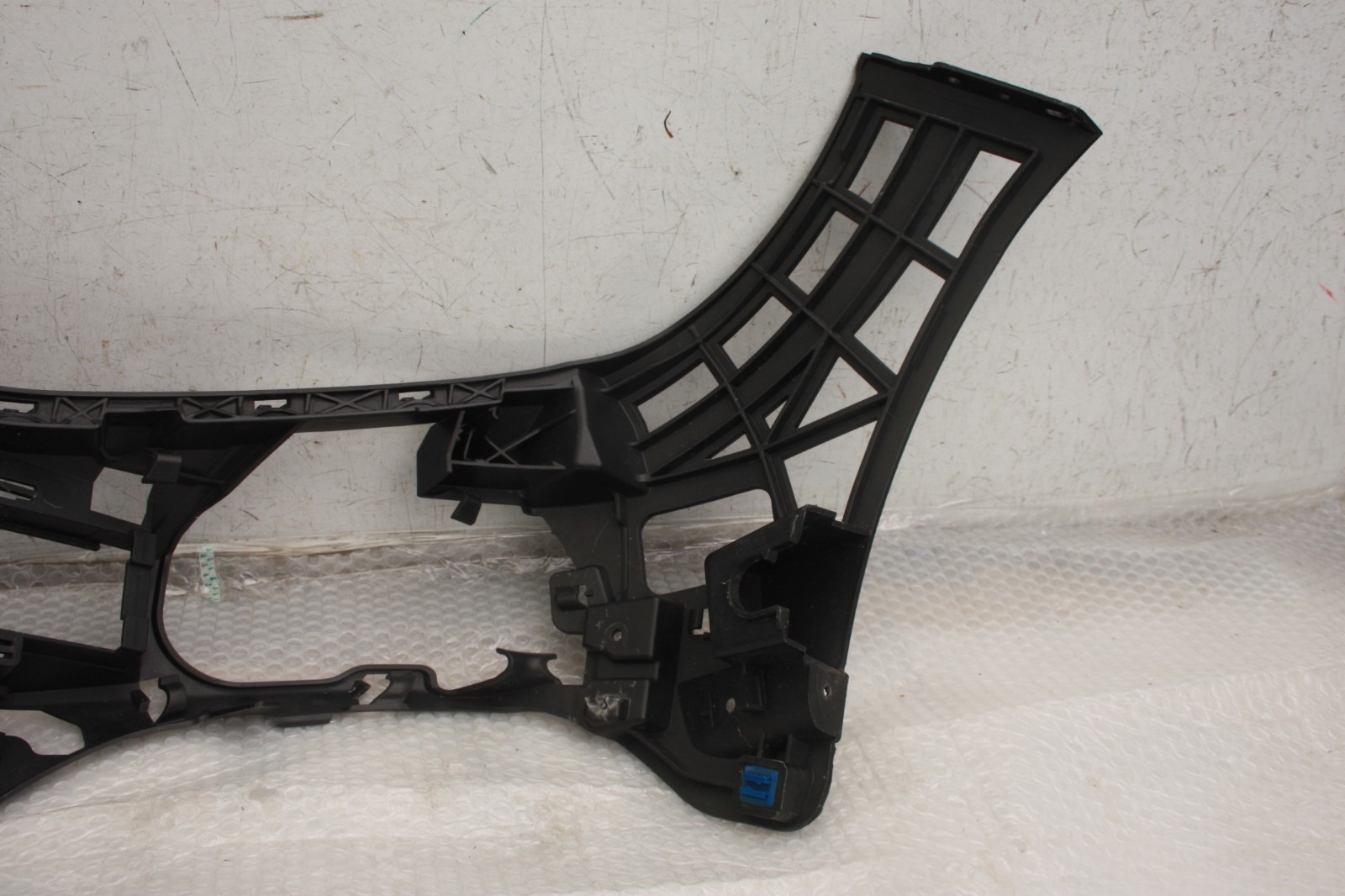 Mercedes E Class W212 Facelift Front Bumper Right Side Bracket 09-16 A2128853865 - Bumpershop UK