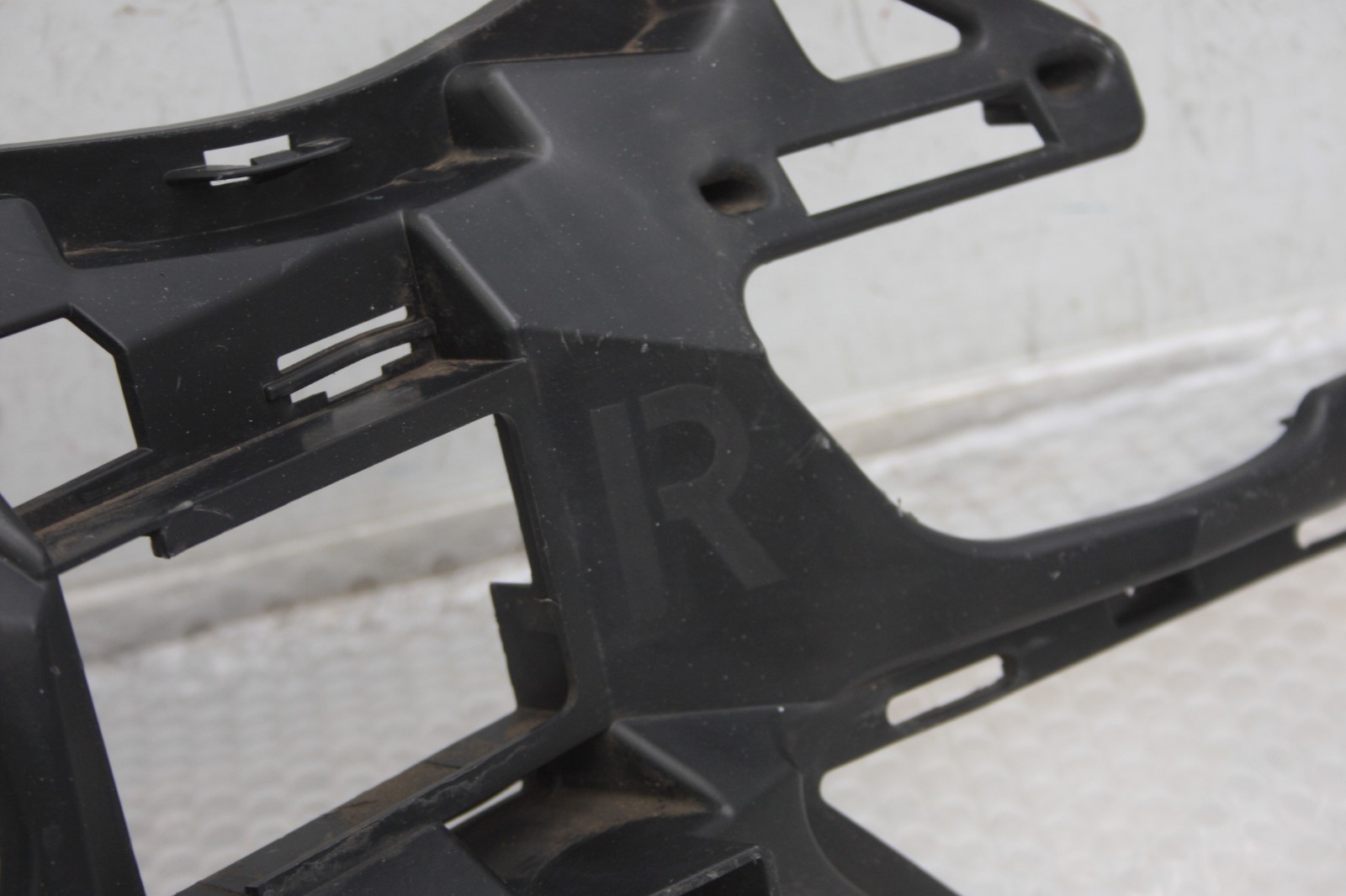 Mercedes E Class W212 Facelift Front Bumper Right Side Bracket 09-16 A2128853865 - Bumpershop UK