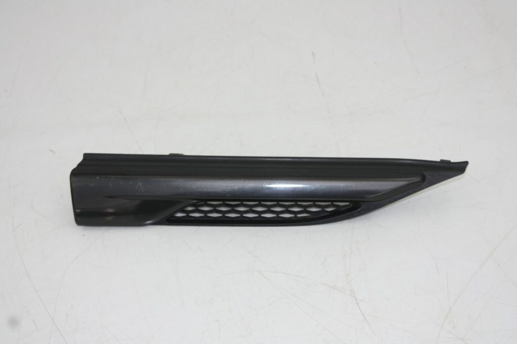 Range Rover Evoque Front Right Side Wing Trim Grill Genuine - Bumper Shop