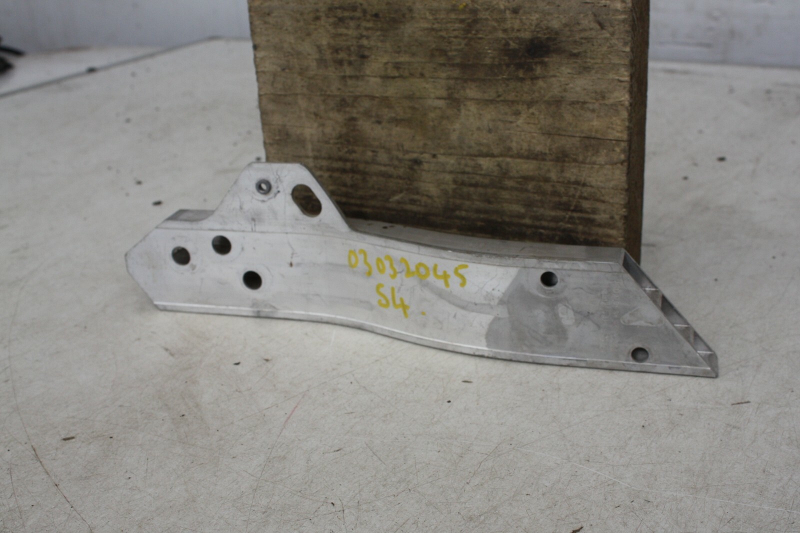 MERCEDES E CLASS W213 RADIATOR BRACKET LEFT 2016 TO 2020 - Bumpershop UK