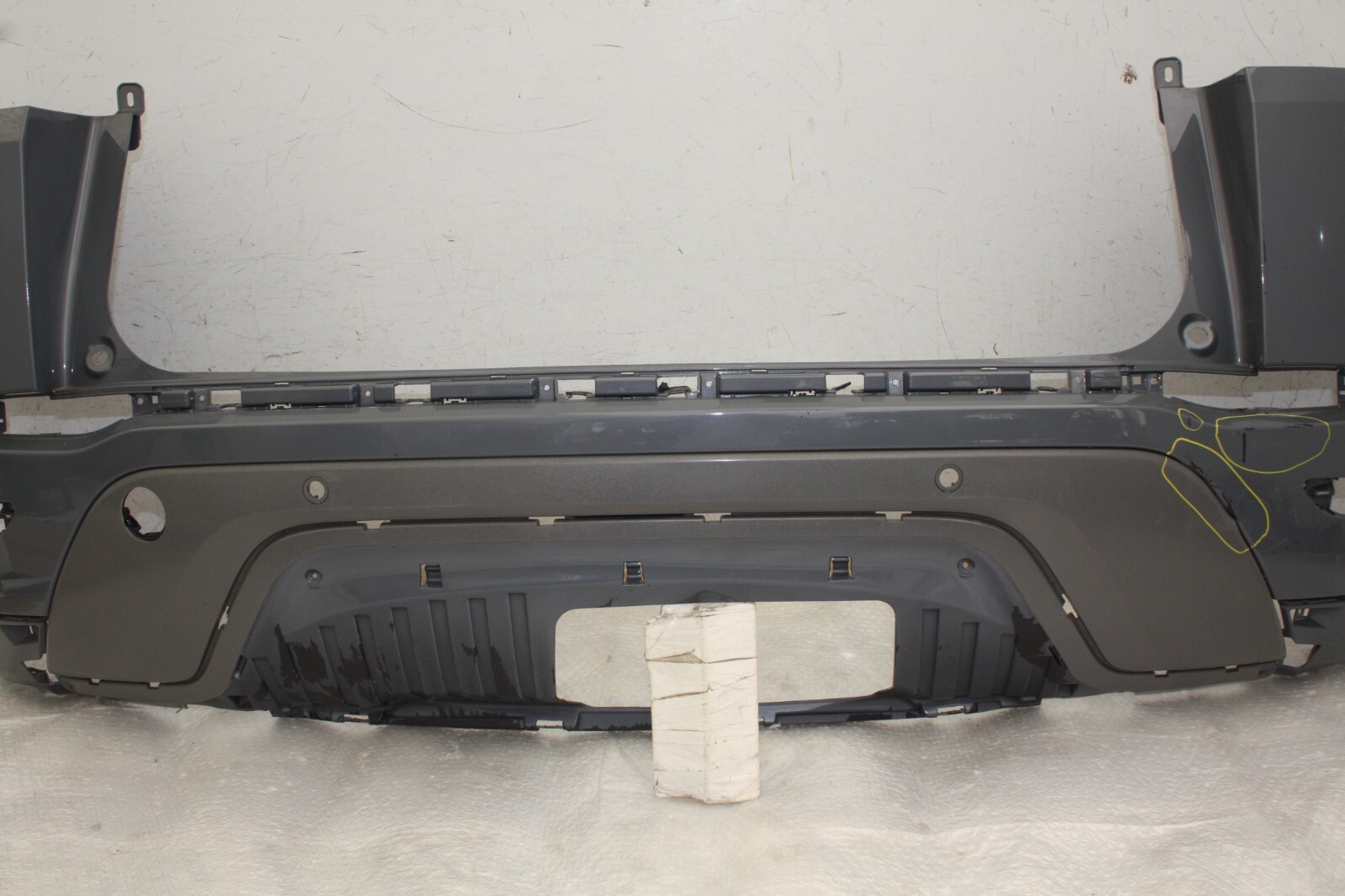 Range Rover Evoque Rear Bumper 2019 ON K8D2-17D781-AAW Genuine *DAMAGED ...