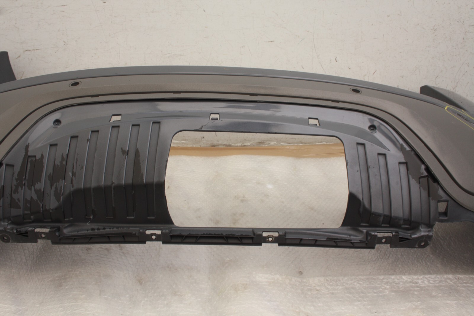 Range Rover Evoque Rear Bumper 2019 ON K8D2-17D781-AAW Genuine *DAMAGED ...
