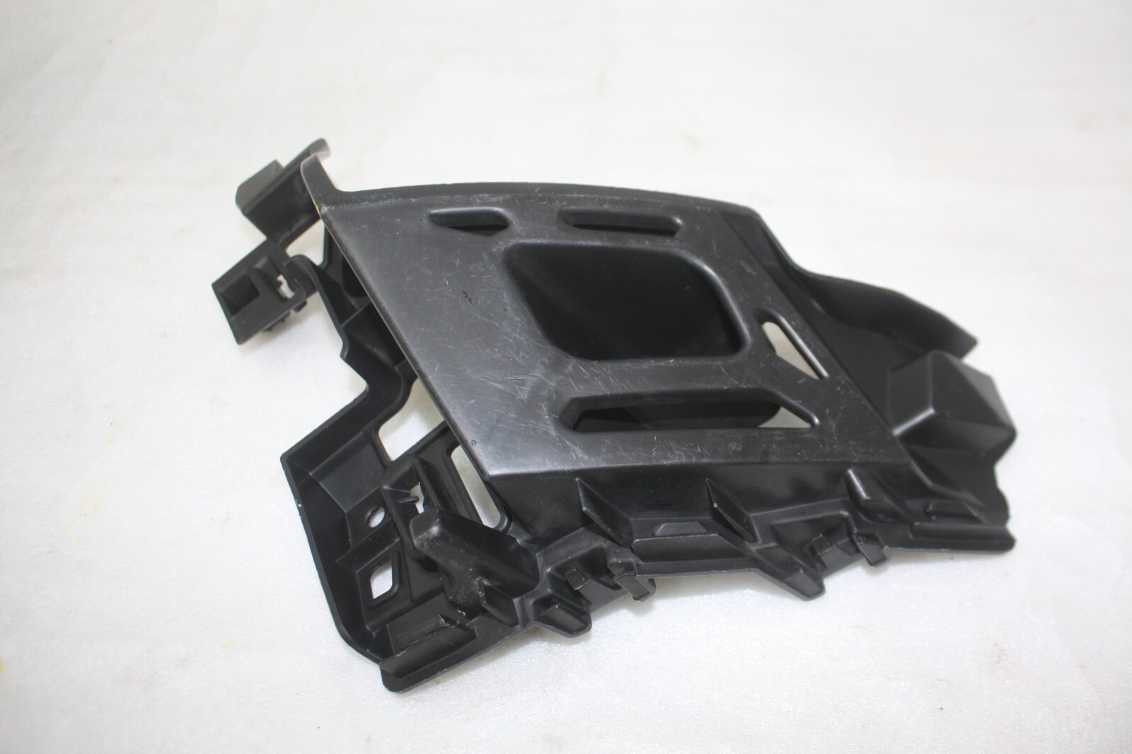 Seat Ateca Rear Bumper Left Bracket 575807377 Genuine - Bumpershop UK