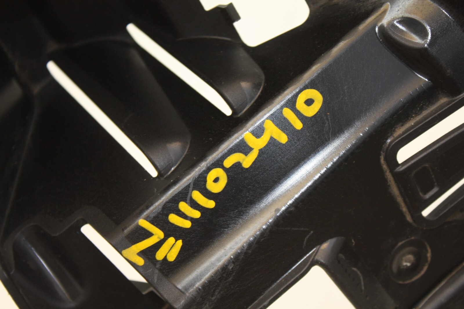 Mercedes GLA X156 Rear Bumper Left Exhaust Bracket 17 TO 20 A1568857301 ...