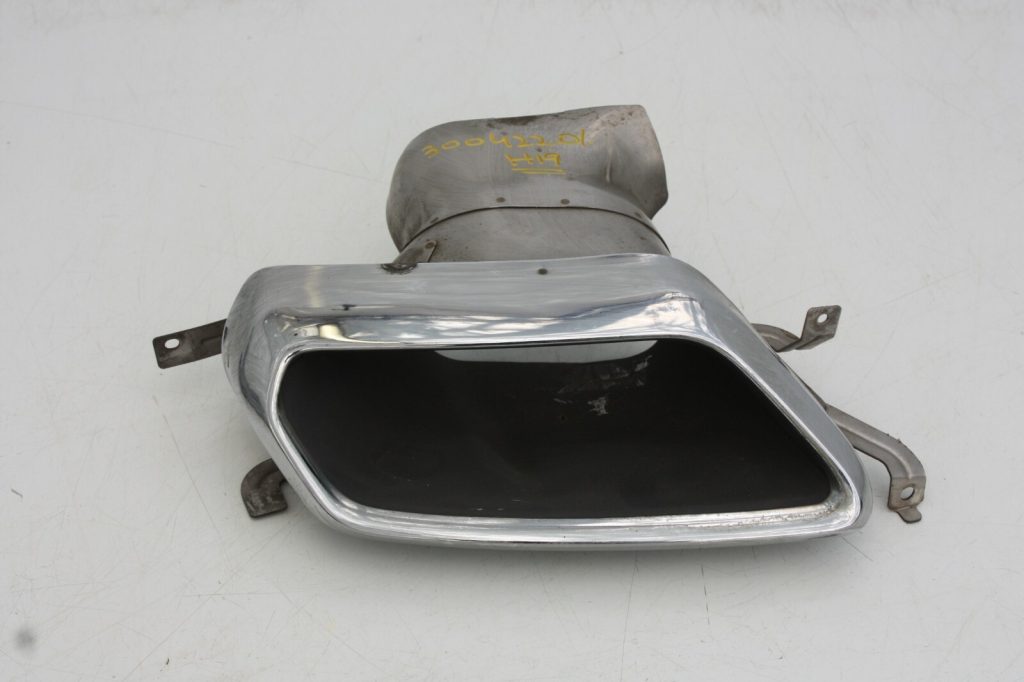 Volvo XC40 Rear Bumper Right Side Exhaust Pipe 31407970 Genuine ...