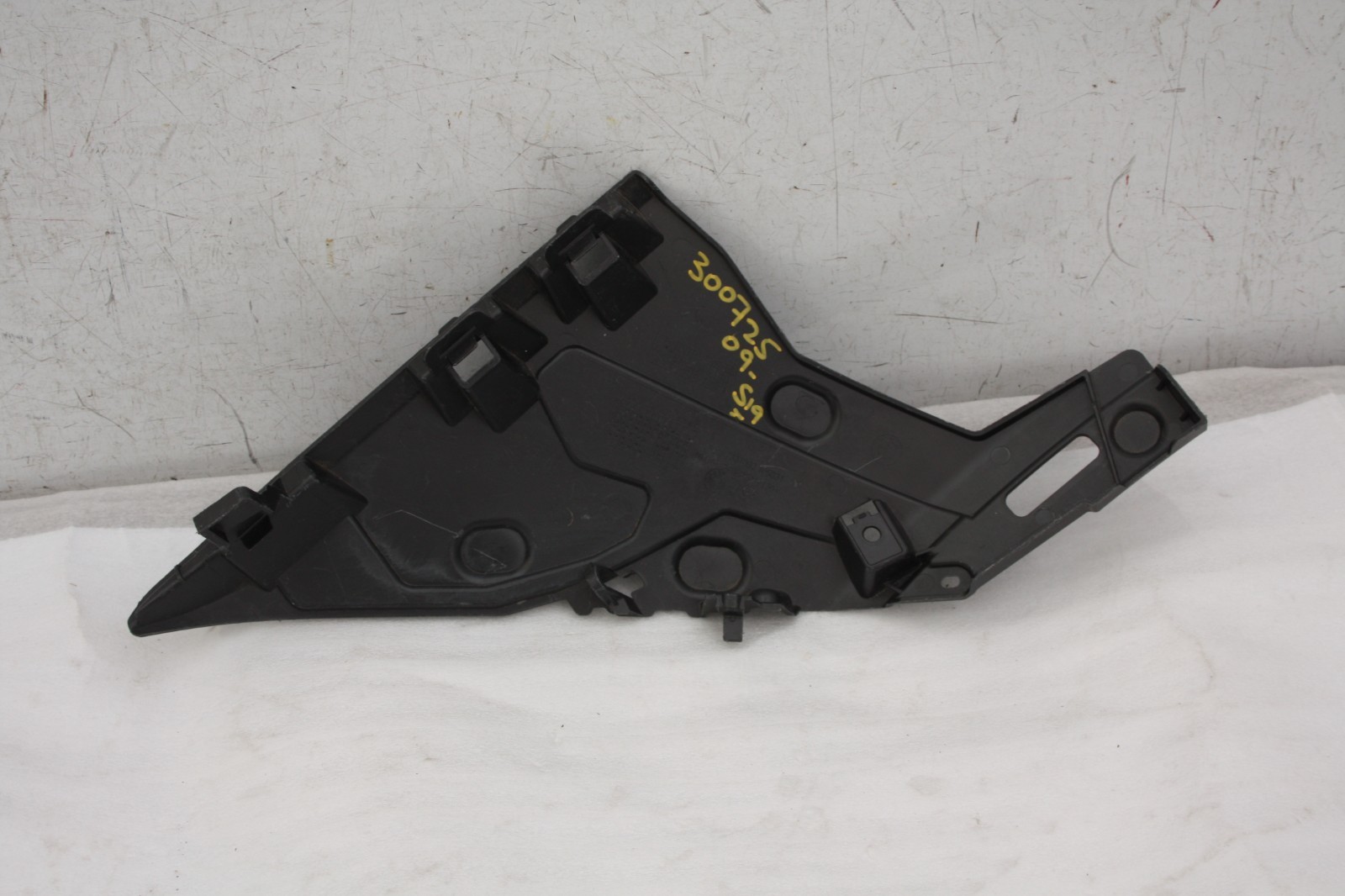 BMW X5 F15 Front Right Wing Bracket 2013 TO 2018 51117337092 Genuine ...