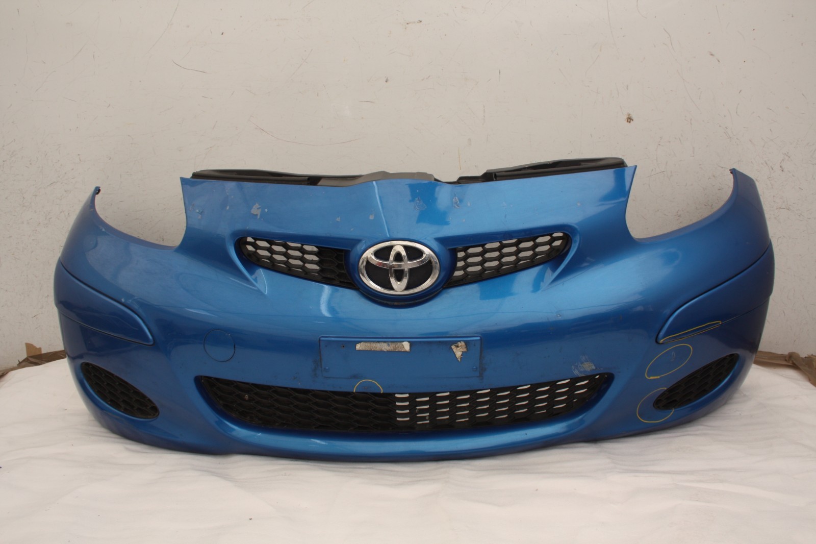 Toyota Aygo Front Bumper 2009 TO 2012 52119-0H080 Genuine *DAMAGED ...