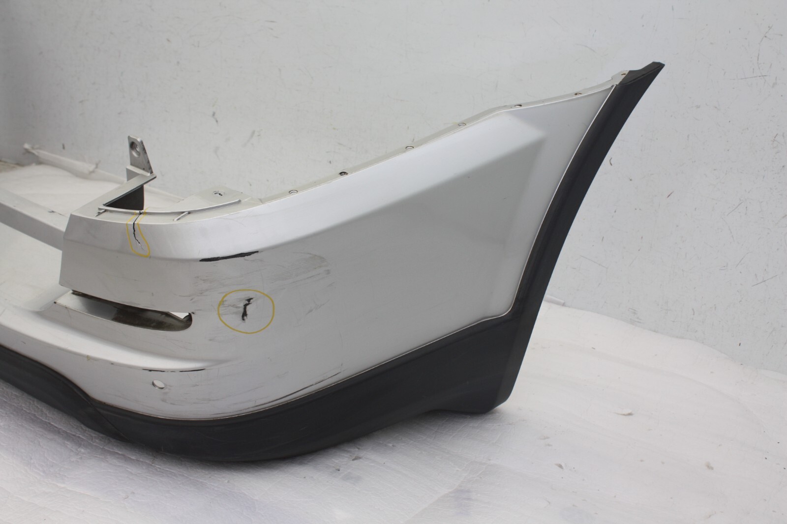 Ssangyong Rexton 3 Rear Bumper 78811-08D00 Genuine *DAMAGED* - Bumpershop UK