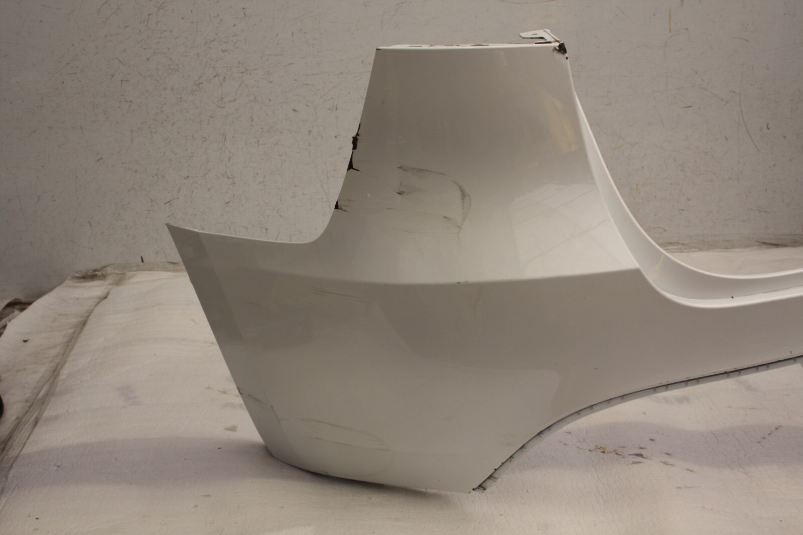 Tesla Model Y Rear Bumper 2022 ON 1487995-00-B Genuine *DAMAGED ...